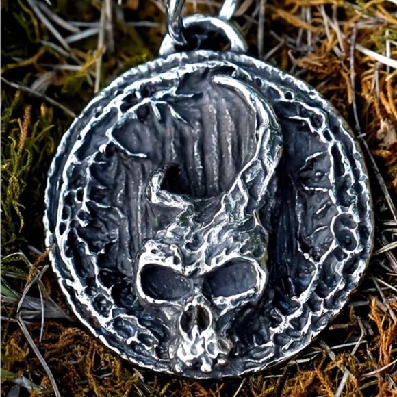 Accessories | Decomposition Desiccate Decay Rot Necrotize Skull Buried ...